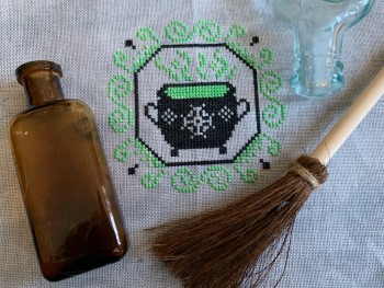 Darling and Whimsy Designs Quirky Quaker Cauldron - Cross Stitch Pattern - 123Stitch